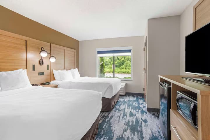 Westgate Mall 2 Double Suite Breakfast, Gym, Pool - Spartanburg, SC