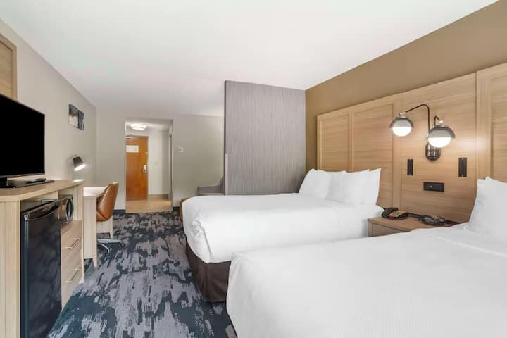 Westgate Mall 2 Queen Suite Breakfast, Gym, Pool - Spartanburg, SC