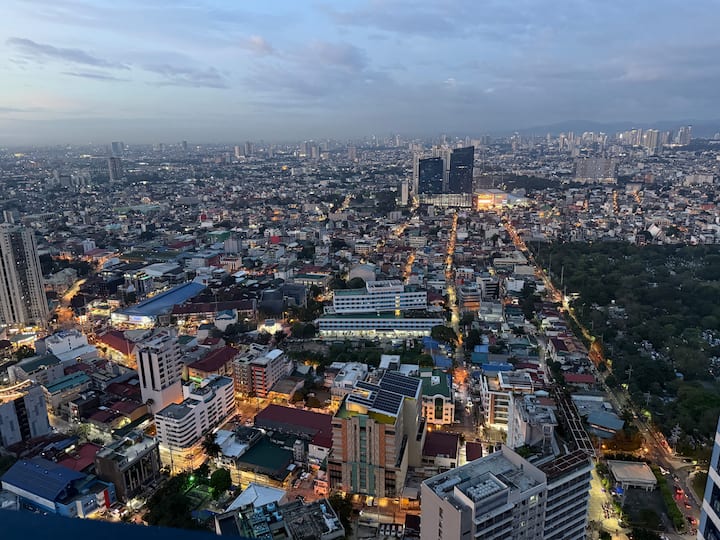 Skyline Serenity At 52f & Cozy Escape City Views - Makati