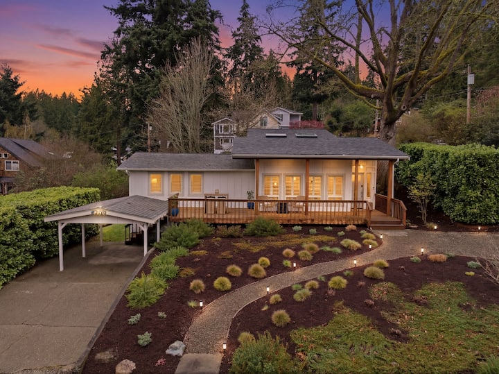 Cozy Ola Cottage - Walk To Iconic Indianola Beach - Kitsap Memorial State Park, Poulsbo