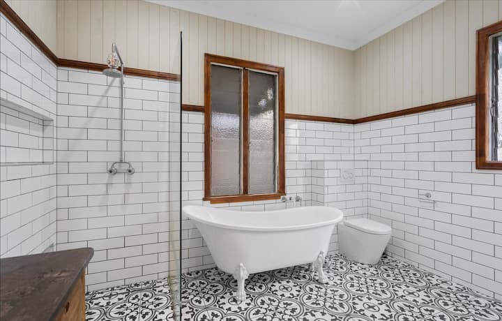 Charming Queenslander | Sleeps 6 | Near Cbd & Park - Brisbane