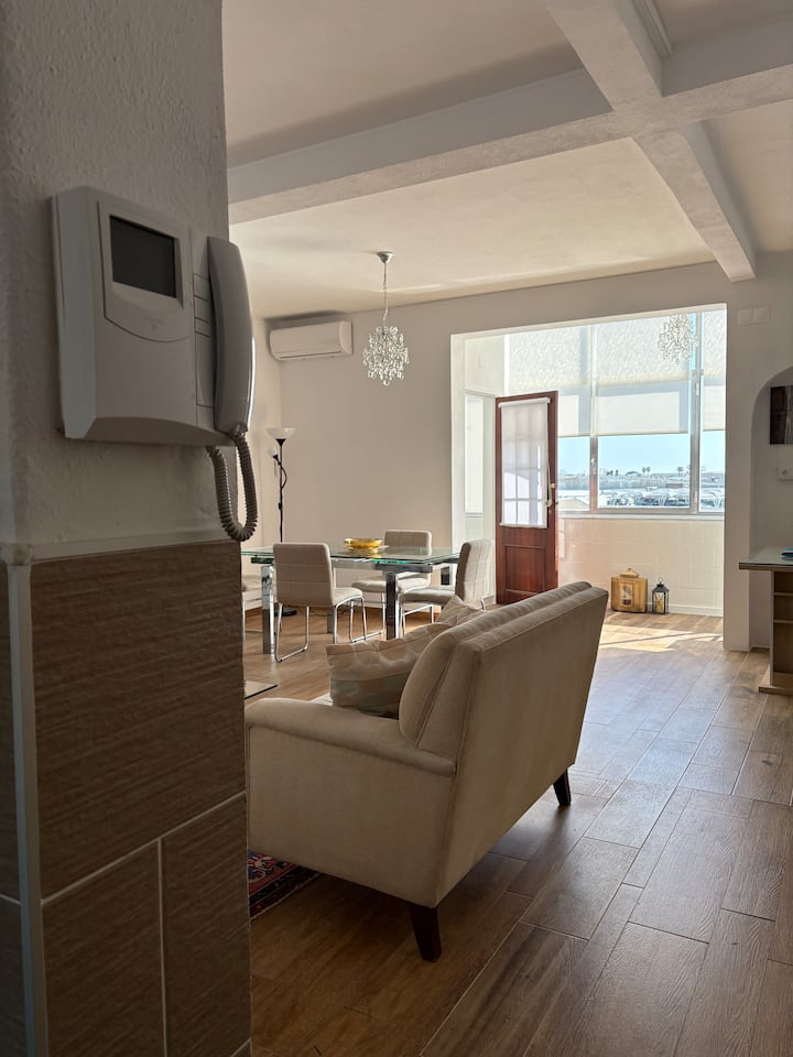 Central Modern Sunny Spacious Flat - Olhão