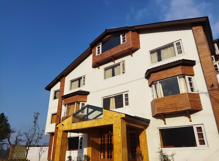 Heated Homestay W/ Home Meals & Fireplace, J&k - Gulmarg