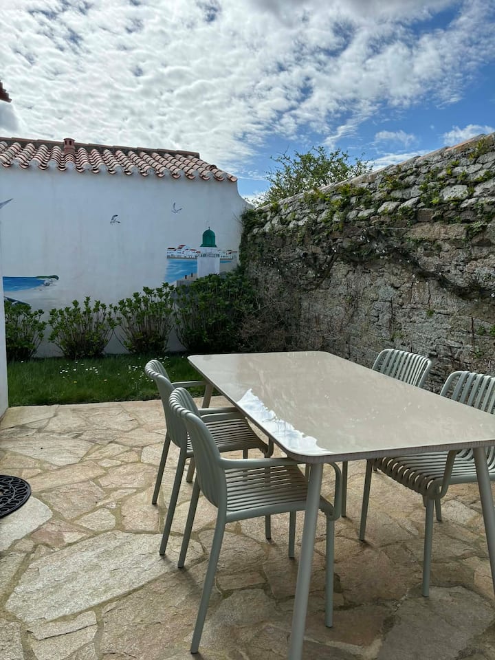 Maisonnette Cosy, Héritière Des " Villas Du Port" - Île d'Yeu