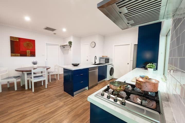 Private & Quiet Guest House, Inner North - Canberra