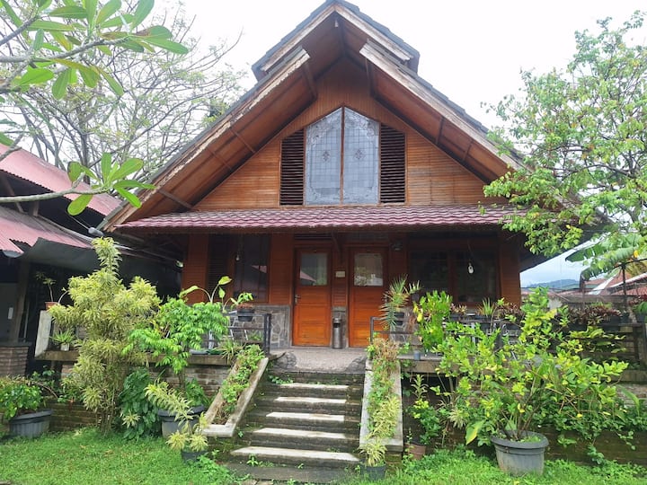 Roemah Apoeng | Palanta Roemah Kajoe Syariah Villa - Padang