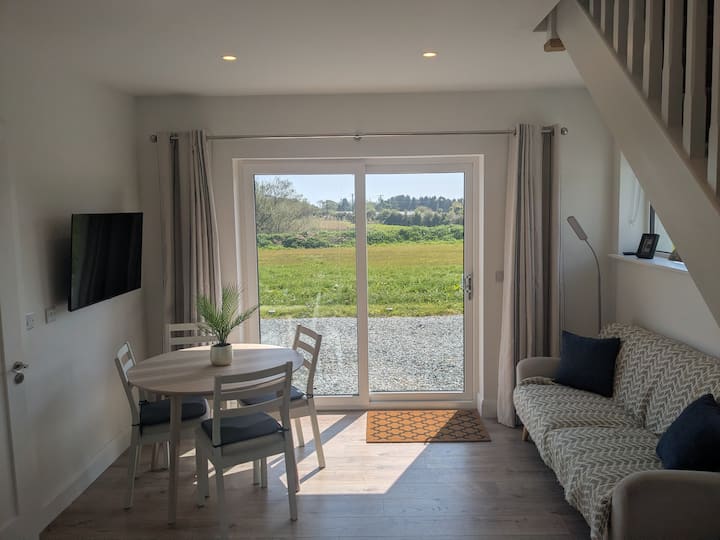 Bright 2 Bed Apartment With Countryside Views - Gorey