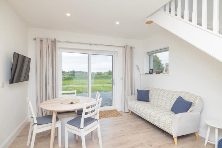 Bright 2 Bed Apartment With Countryside Views - Gorey