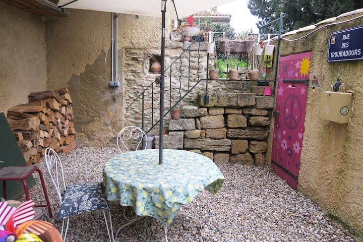 Charmante Maison De Village à 20 Min D'avignon - Sauveterre