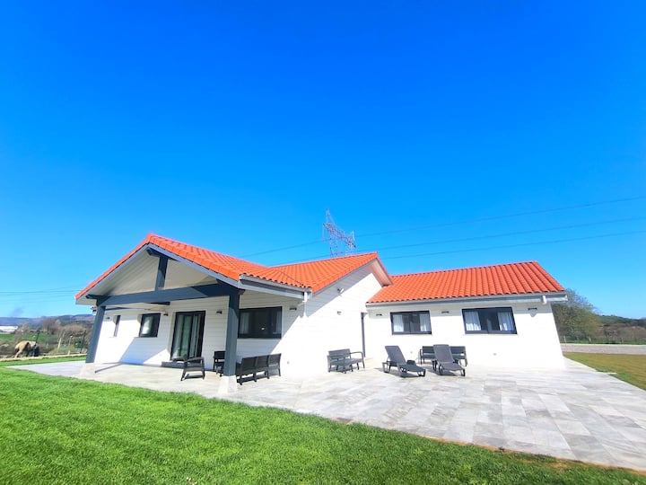 Casa Moderna Con Jardín Y Barbacoa - Torrelavega