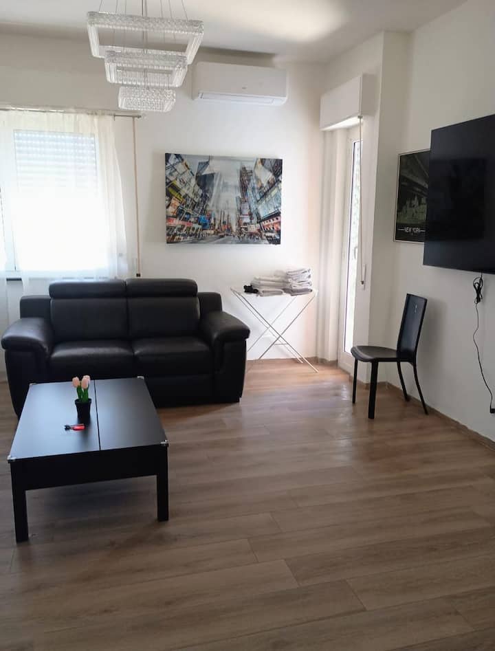 Chick Mare And Montain - Arenzano