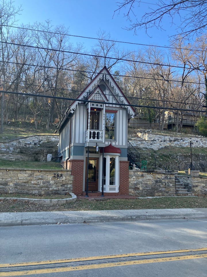 Hello! From The Foxglove Of Eureka Springs - Eureka Springs