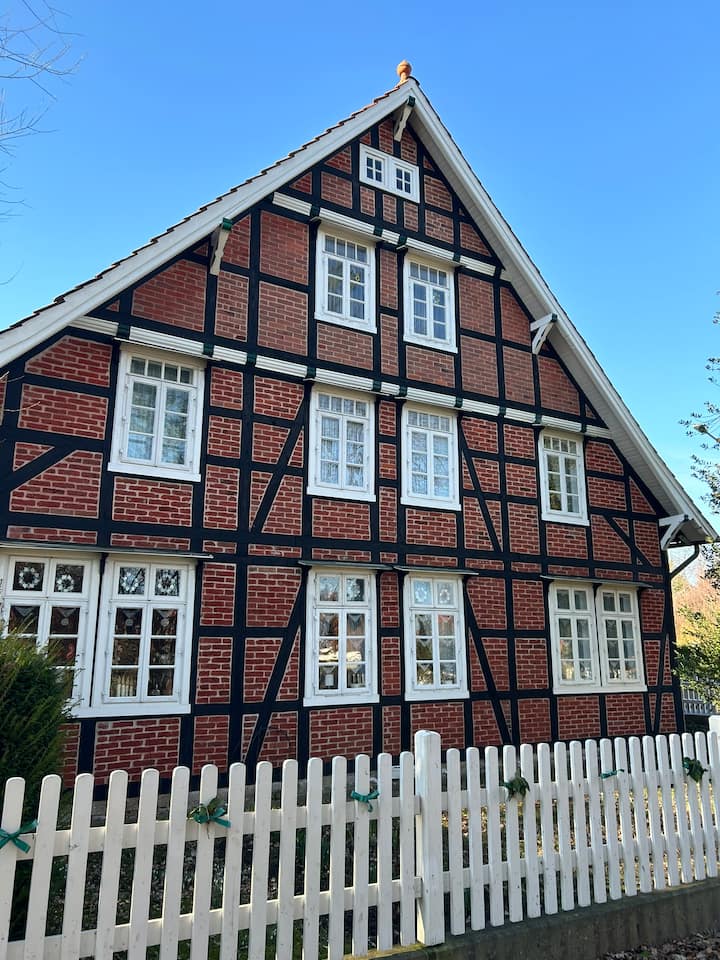 Zentral Und Ruhig: Frisch Renovierte Altbauwohnung - Bad Eilsen