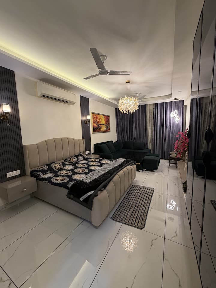 Luxury Studio Near Har Ki Pauri | Ac | Kitchen - Roorkee