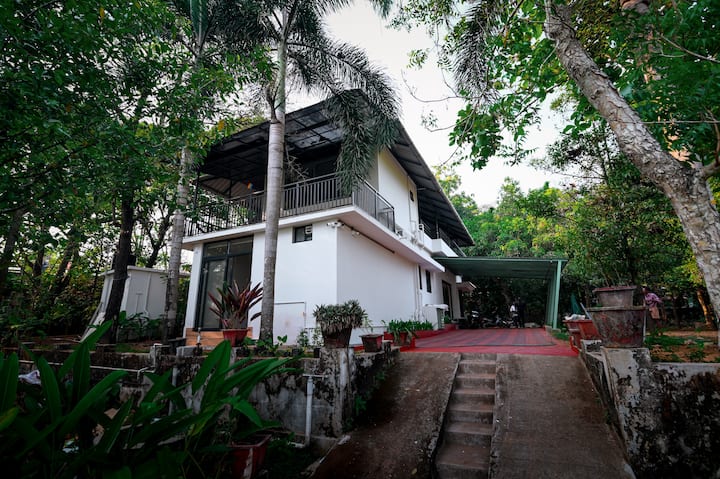 Home At Confluence Of Periyar And Manjali Rivers - Kodungallur