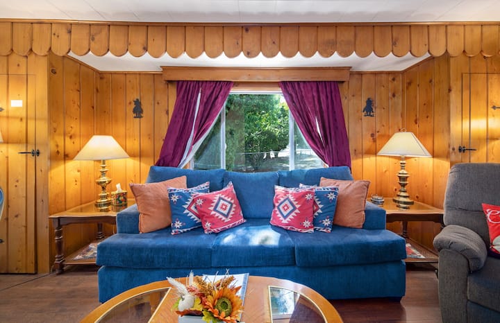 Cottonwood Cowboy Cottage - Near Main St- Sleeps 6 - Jerome