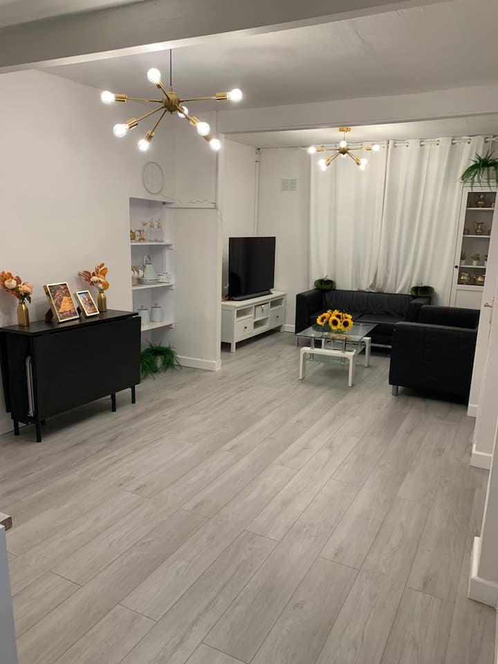 Home Next To Park And Short Distance From Center - Dún Laoghaire