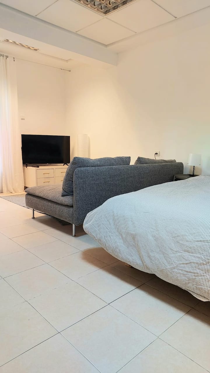 Gordon Garden Studio – Quiet Central Stay - Tel Aviv