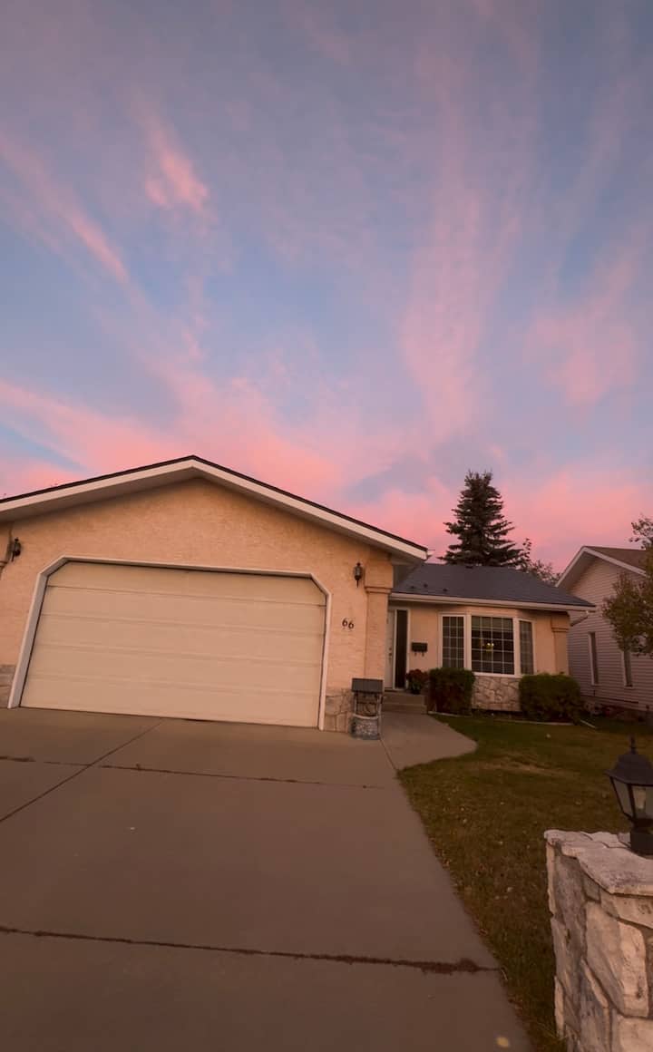 Chateau Charissa - Red Deer