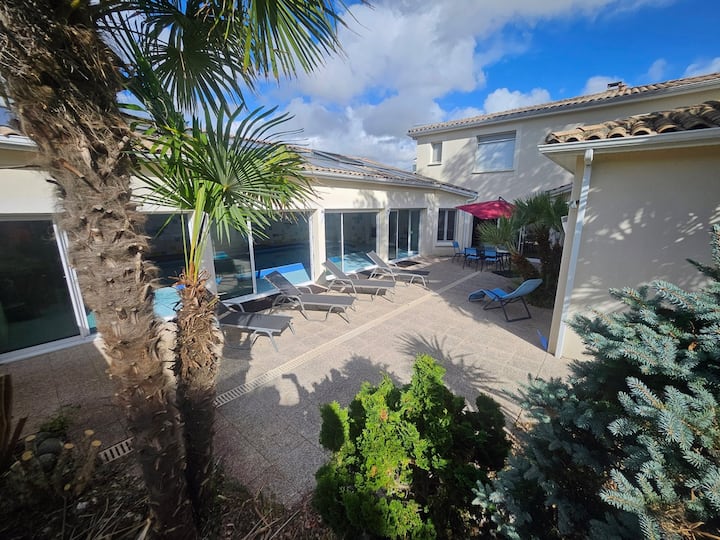 Villa 250m² Avec Piscine Intérieure - 12 Couchages - Royan