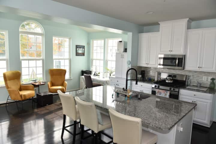 Spacious 4br W/ Tvs In Room + Patio/free Parking - Accokeek, MD