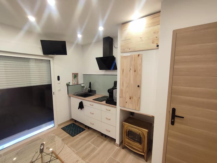 Chambre Indépendante Avec Tout Le Nécessaire. - Aimargues