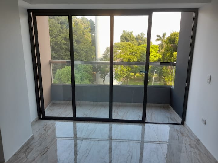 Departamento De Estreno Con Balcon Vista Al Parque - Trujillo