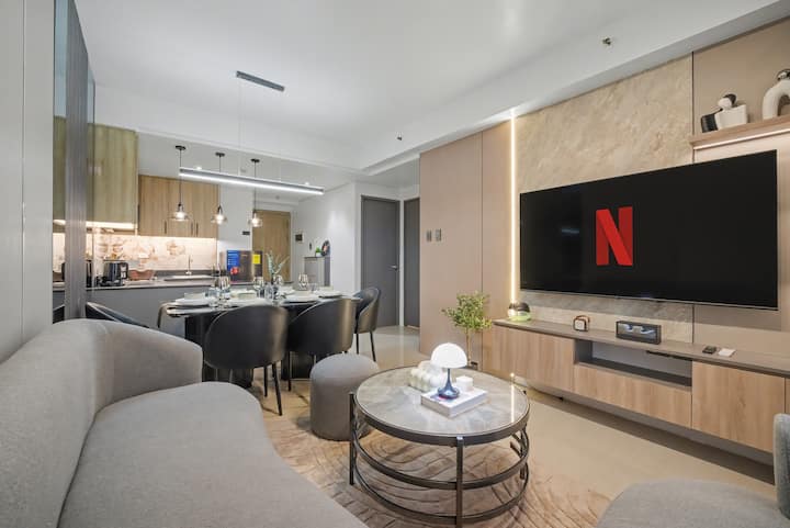 Designer Modern Luxury 2br@shore | Near Moa & Naia - Manila