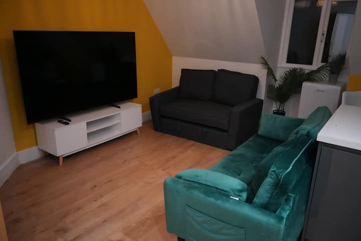 Super Central 2 Bedroom Apartment Sleeps 5, 85" Tv - Canterbury