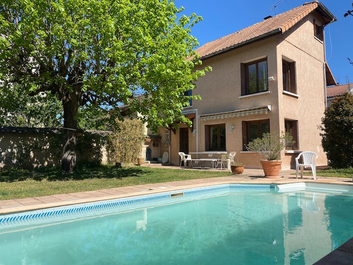 Grande Maison Avec Piscine Et Jardin à Lyon - Lyon