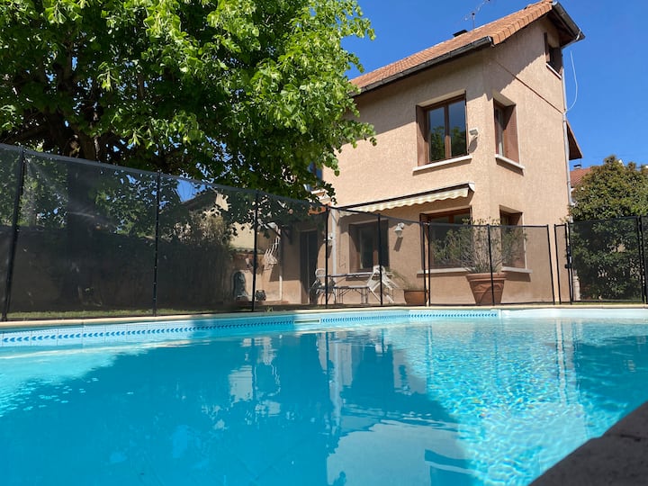 Grande Maison Avec Piscine Et Jardin à Lyon - Lyon