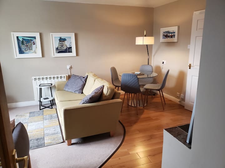 Town Centre, Parking, Lake Views, Dog Friendly - Bowness-on-Windermere