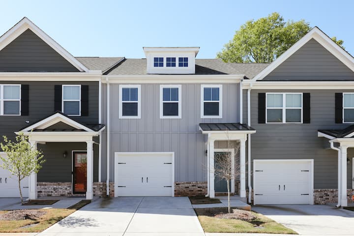 Stylish Athens Townhome | Sleeps 6 | Family Ready - Athens, GA