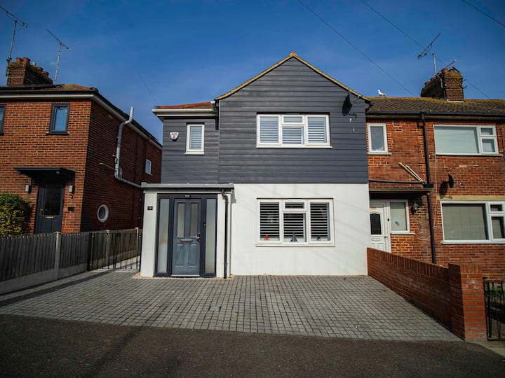 Stylish 3-bed Retreat Nr Beach & High St | Parking - Broadstairs