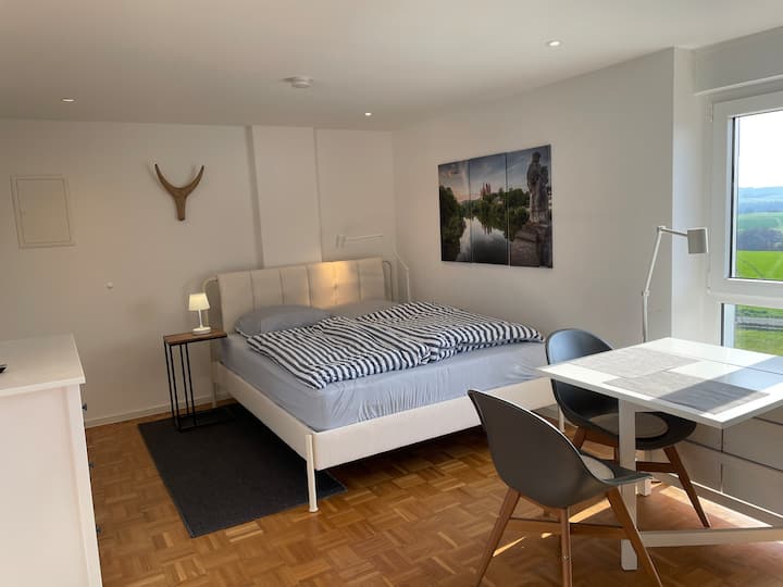 Kleine Moderne 1-zimmerwohnung Mit Schönem Blick - Balduinstein