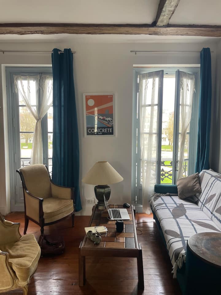 L'appartement Des Demoiselles - T2-3 Place Colbert - Rochefort, France