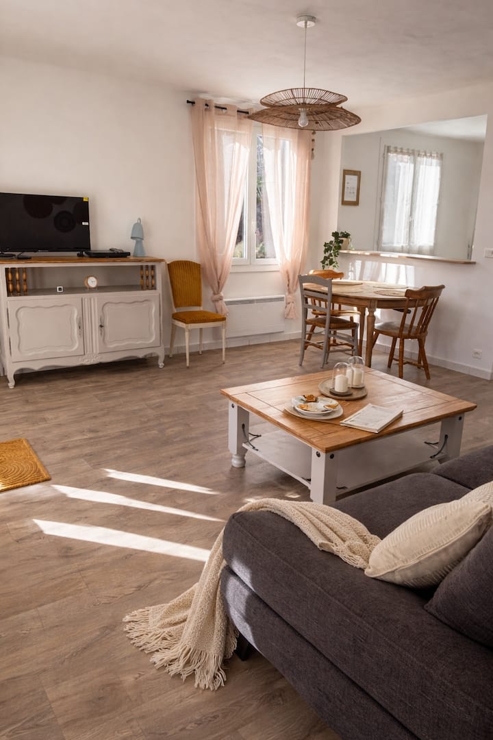Appartement Cosy & Lumineux - Balcon Ensoleillé - Valensole