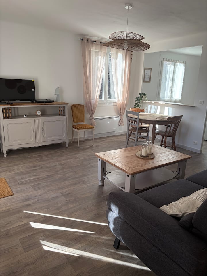 Appartement Cosy & Lumineux - Balcon Ensoleillé - Valensole