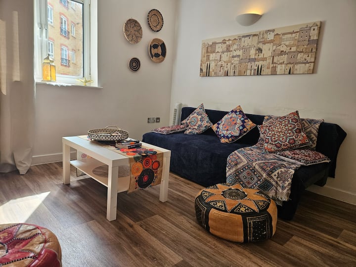 “City Centre • Moroccan 2br • Parking • Sleeps 6” - Northampton