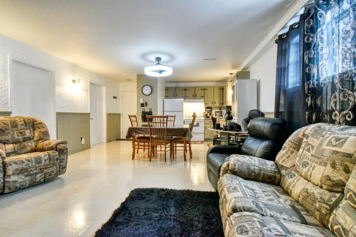 Charlesbourg 3 ½ + Grande Cour Arrière Et Parking - Québec, QC