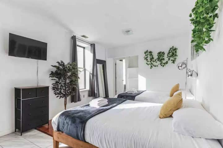 Spring Garden | Small & Cozy Studio Sleeps 4 - Camden, NJ