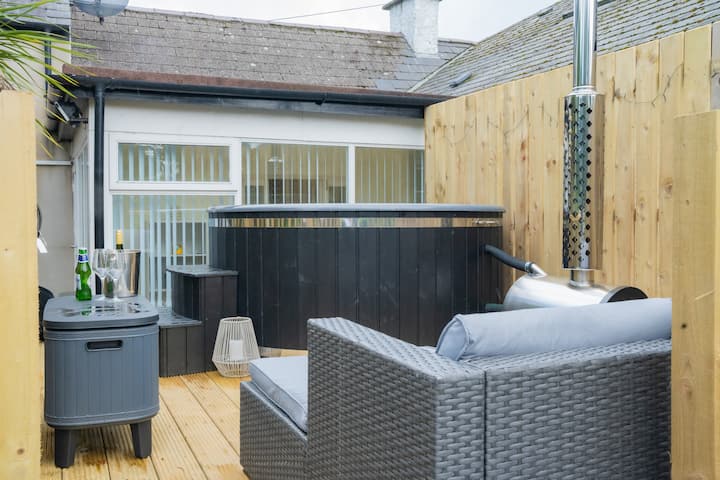 Linked Cottages With 6 Bedrooms. Sleeps 12-14 - Newcastle