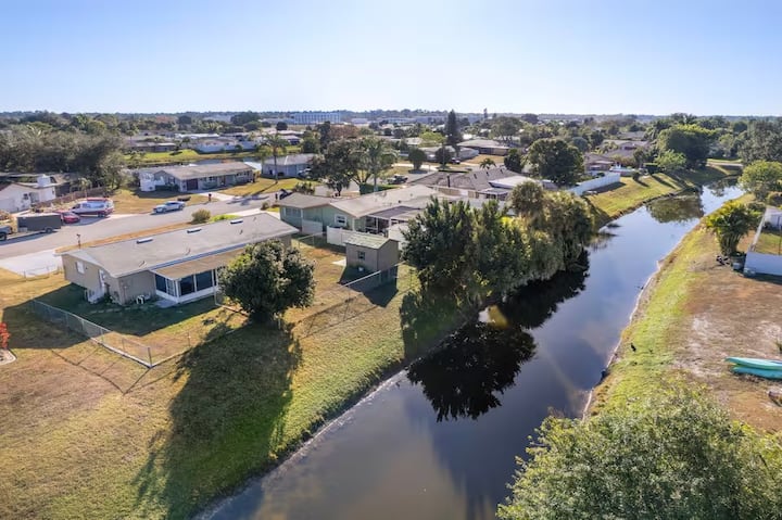 Quiet Waterfront Stay | 2br/2ba | Private Entry - Lehigh Acres, FL