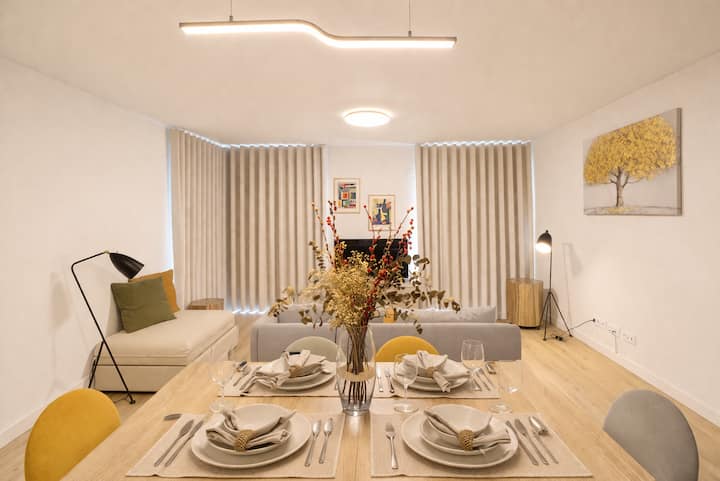 2br Boutique W Free Parking/ Balcony/ Lift/ Ac - Loures