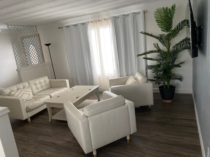 Comfortable 3br Home / Ideal For Work & Getaways - Sarnia