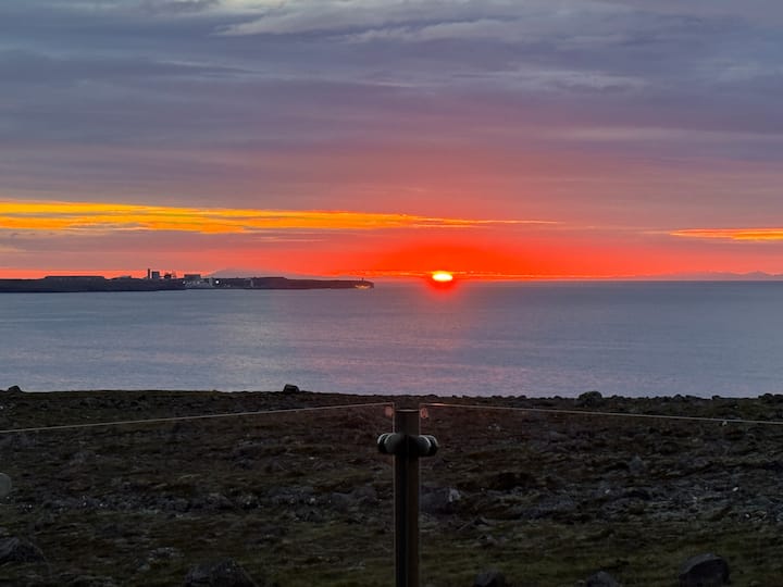 Luxury Oceanfront Retreat Near Kef & Blue Lagoon - Iceland