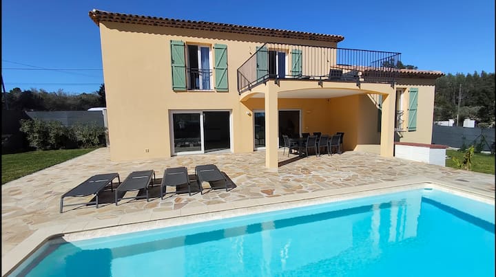 Ruhige Lage: 208m2 Villa, Großer Pool Und Garten - Draguignan