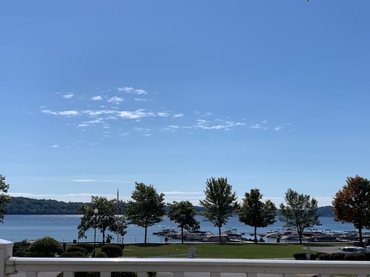 Saratoga Lakeside Track Getaway - Saratoga Springs, NY