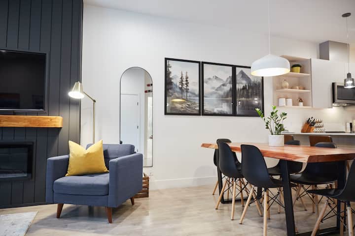 Ripper Retreat: Prime 2br W/ Private Hot Tub - Revelstoke