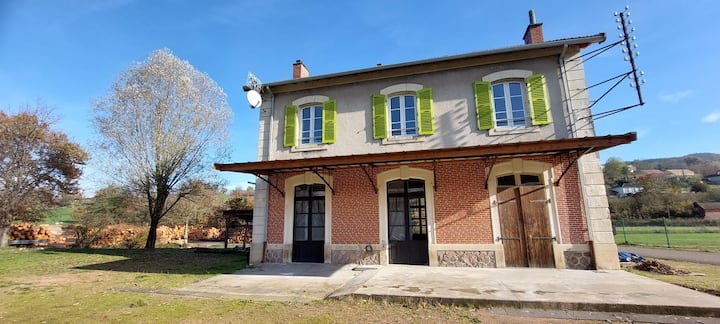 Séjournez Dans Une Gare Rénovée - La Clayette